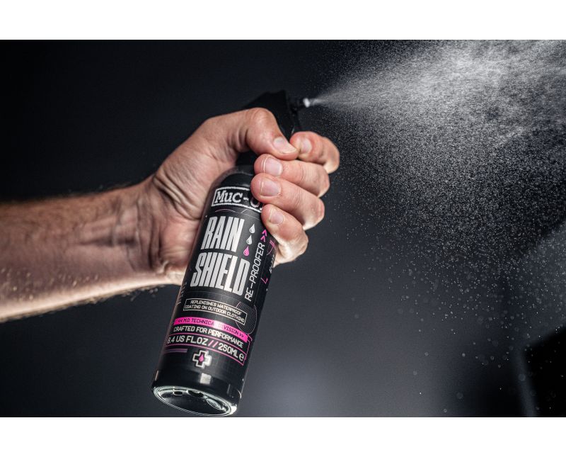 Muc-Off sprej za re-impregnacijo oblačil